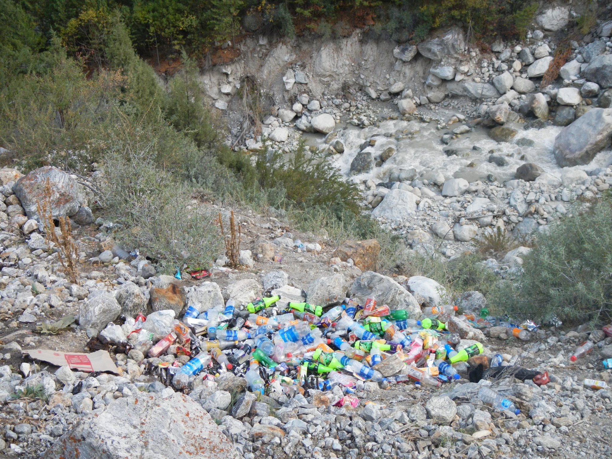 Plastics on the Peak: The 2021 Global Mountain Waste Survey | GRID-Arendal